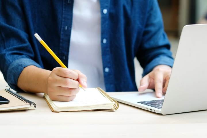 Pourquoi et comment citer les sources? La Bibliothèque vous guide.